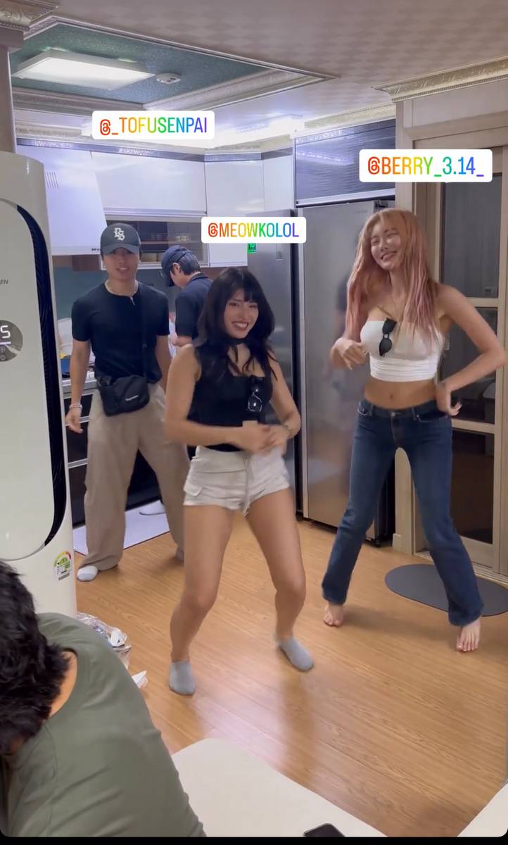 Berry Feet (23 photos)