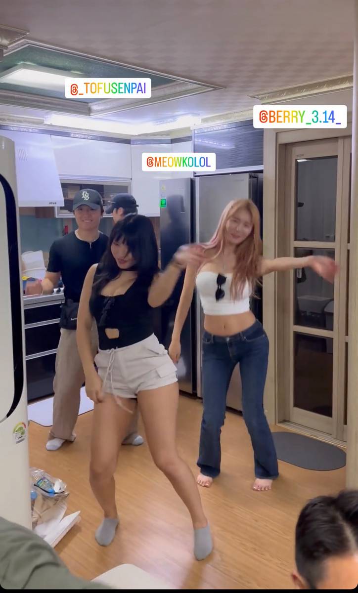 Berry Feet (23 photos)